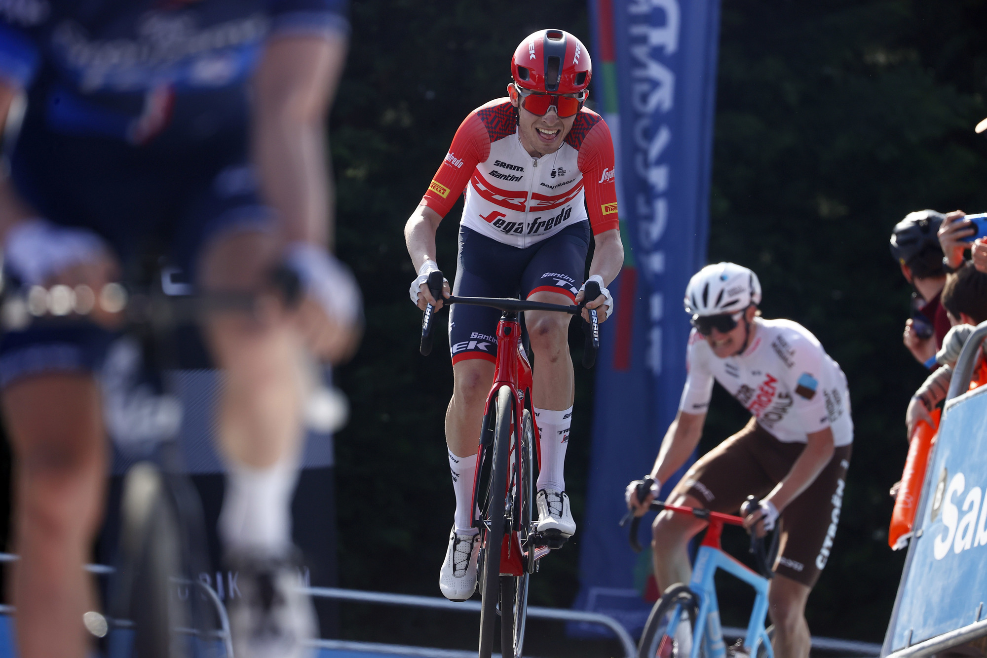 Skjelmose shows his character in the Basque Country | Trek Race Shop