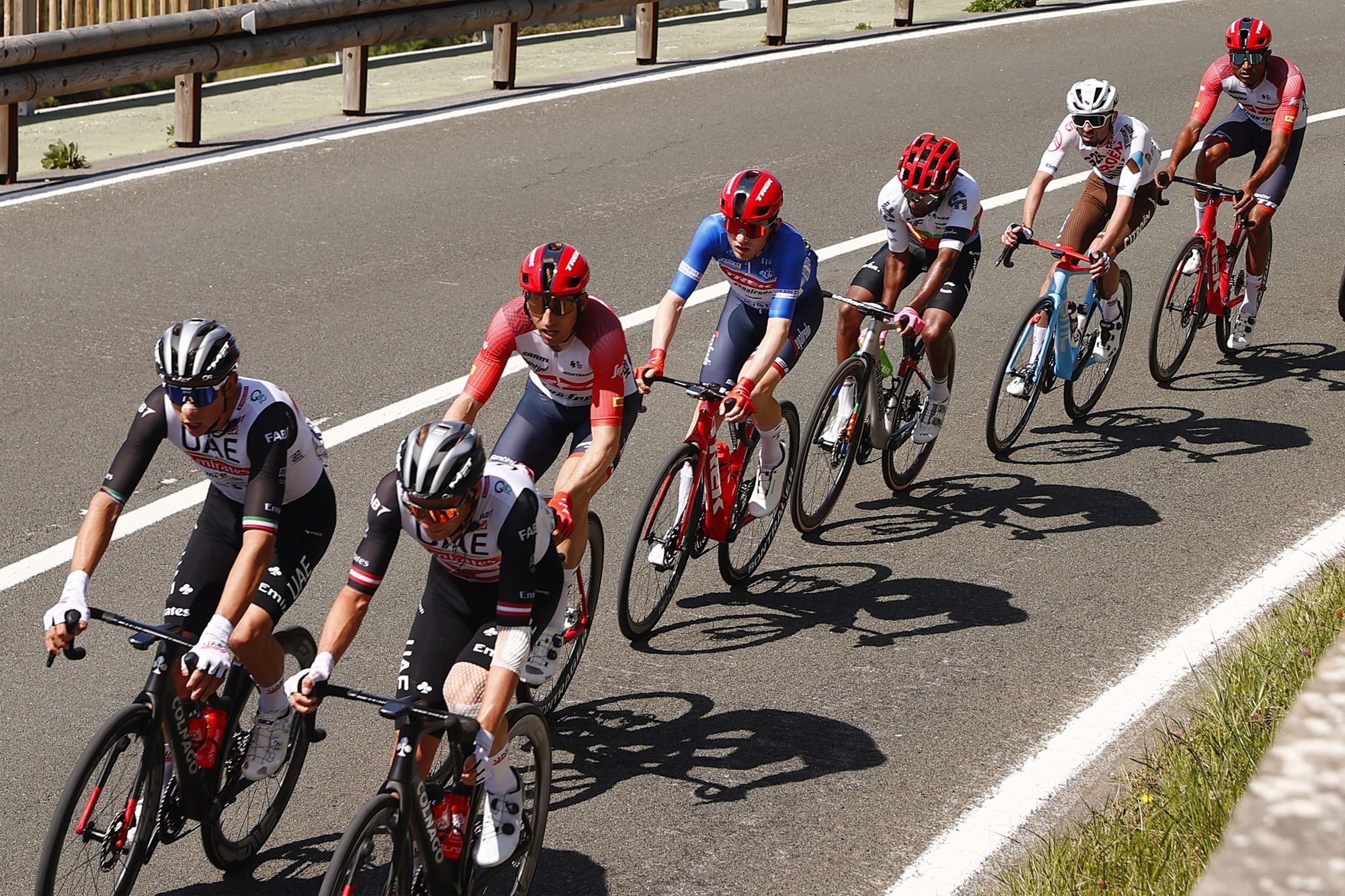 Skjelmose sprints to 3rd and jumps to overall podium at Itzulia Basque ...