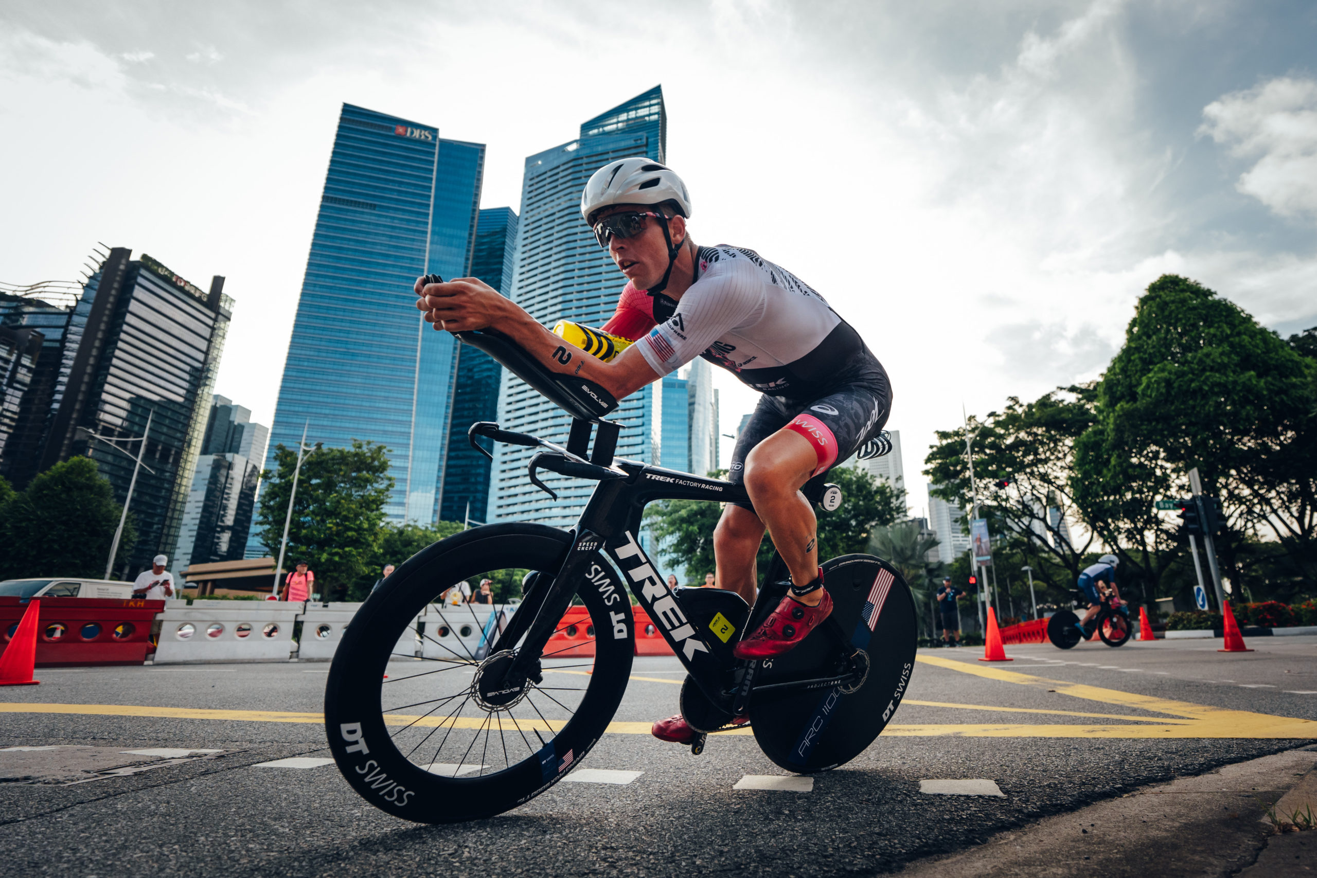 Sam Long's 2nd in Singapore extends an incredible streak | Trek Race Shop