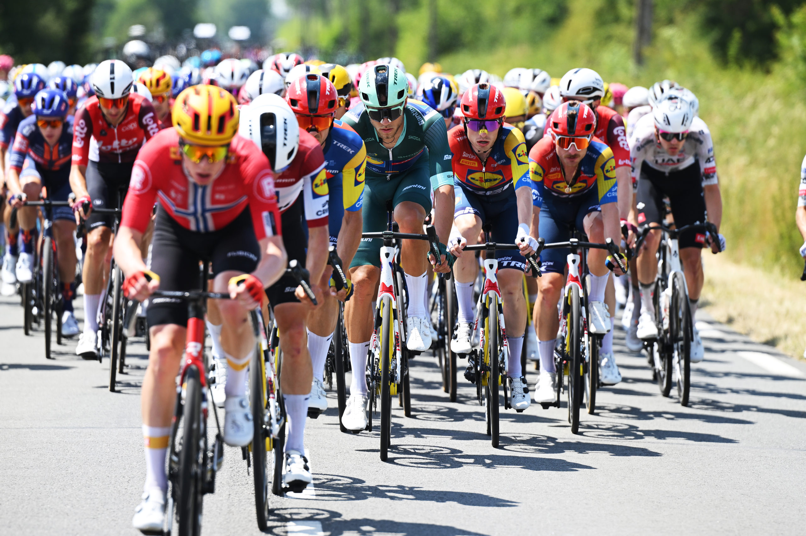 Milan sprints to second after a challenging day for Lidl-Trek in France ...